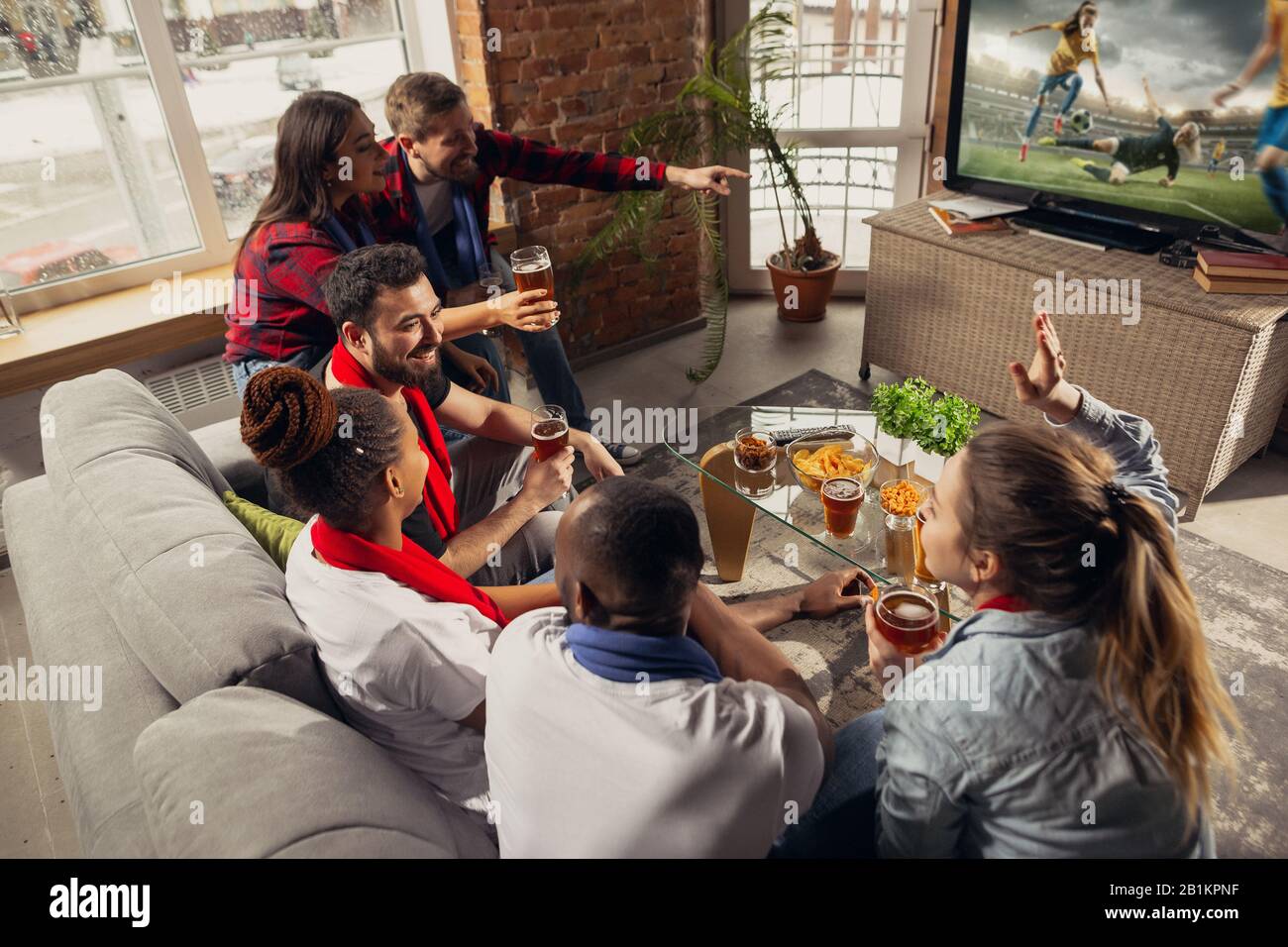 People watching soccer hi-res stock photography and images - Alamy