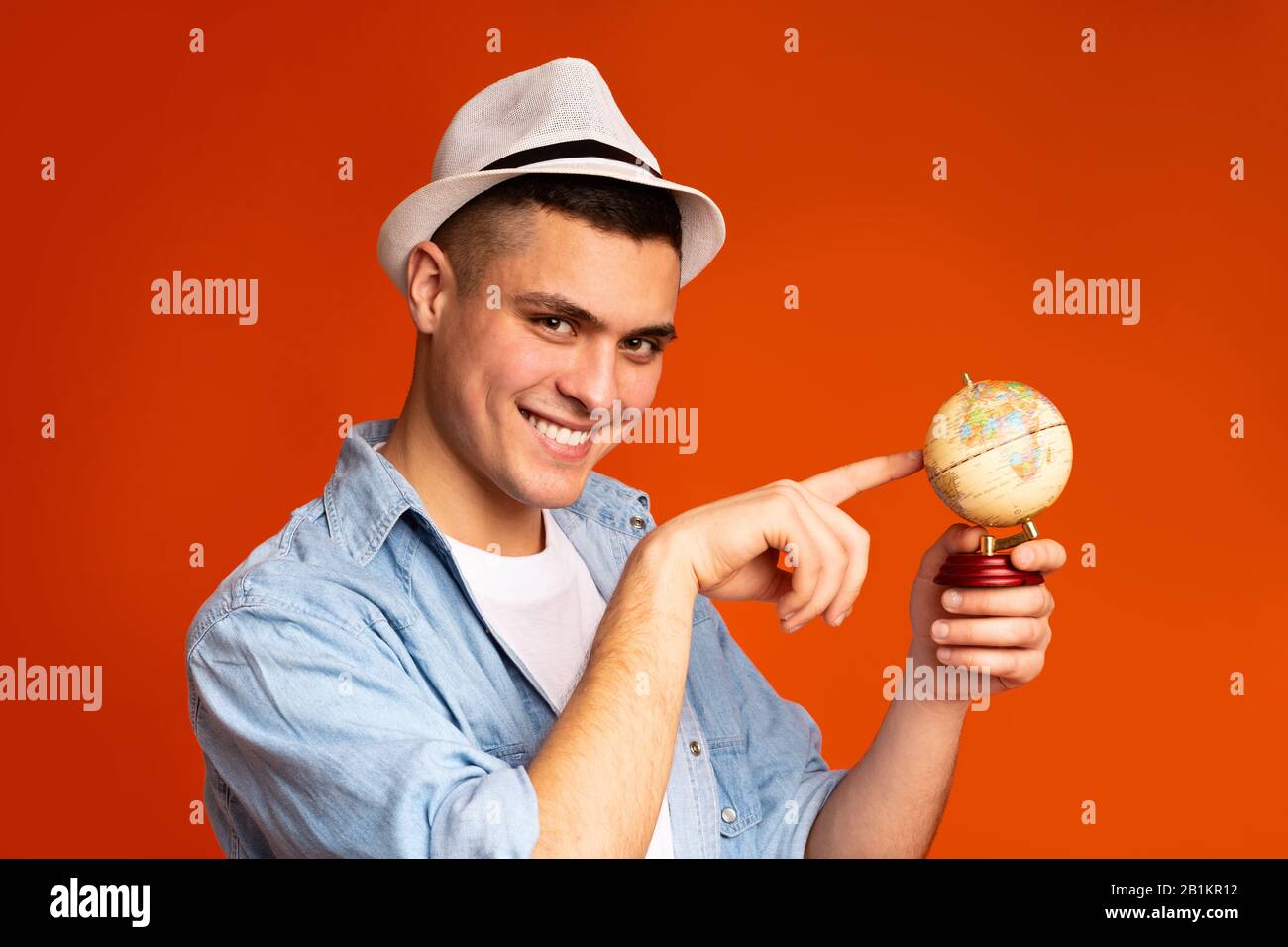 Man pointing finger world map hi-res stock photography and images - Alamy