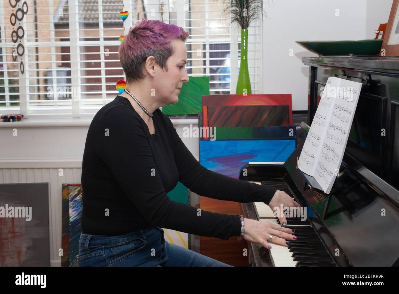 Women are at the piano hi-res stock photography and images - Alamy