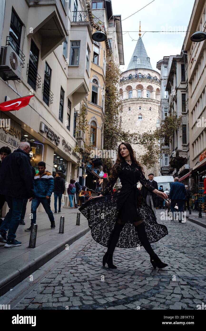 Shopping istanbul girl hi-res stock photography and images - Alamy
