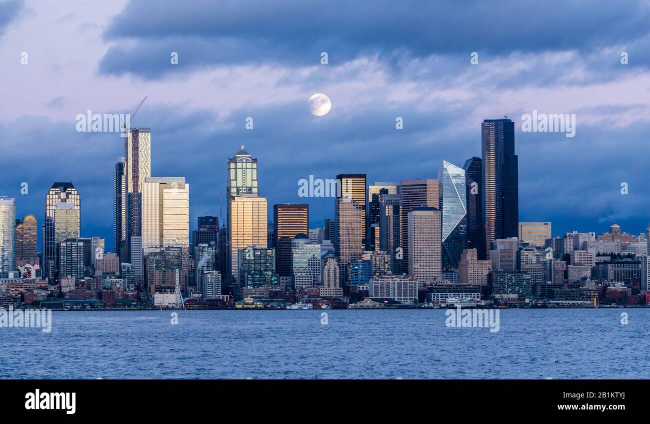 A full moon shines above the Seattle skyline Stock Photo - Alamy