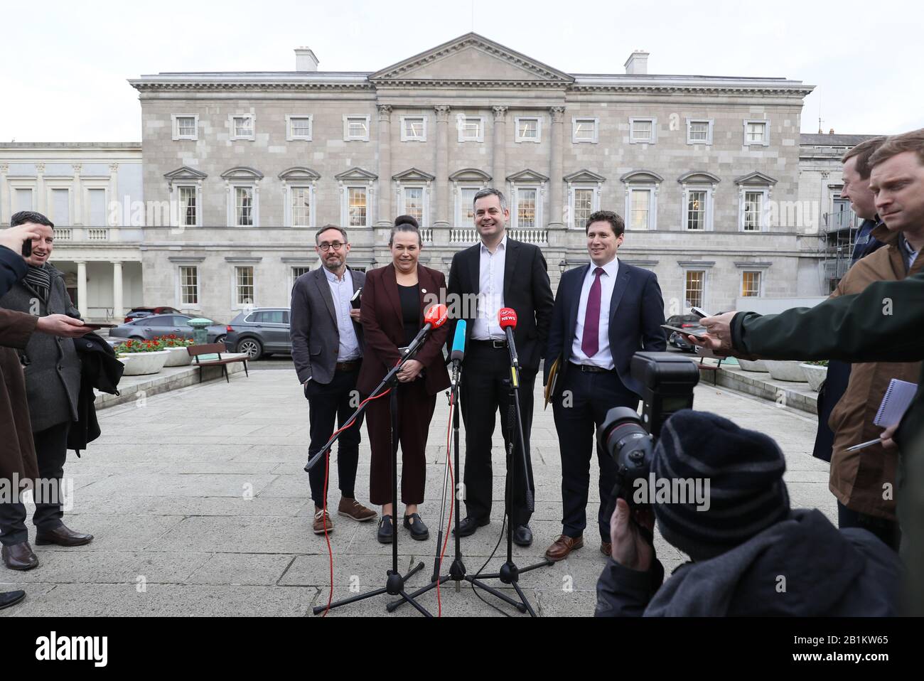 Left to right sinn fein tds hi-res stock photography and images - Alamy