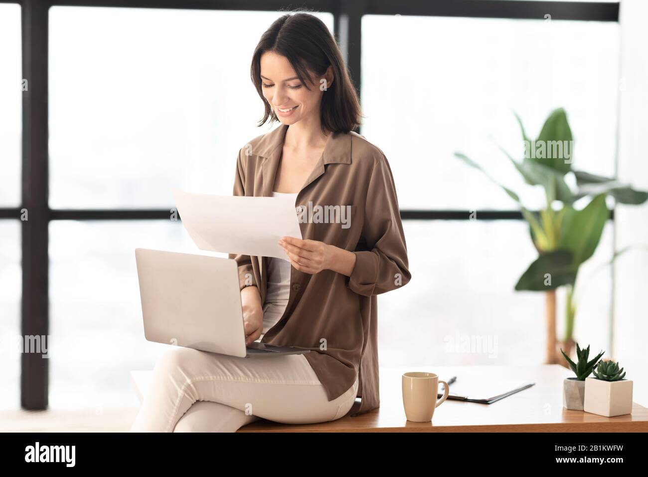 Girl typing on computer hi-res stock photography and images - Alamy
