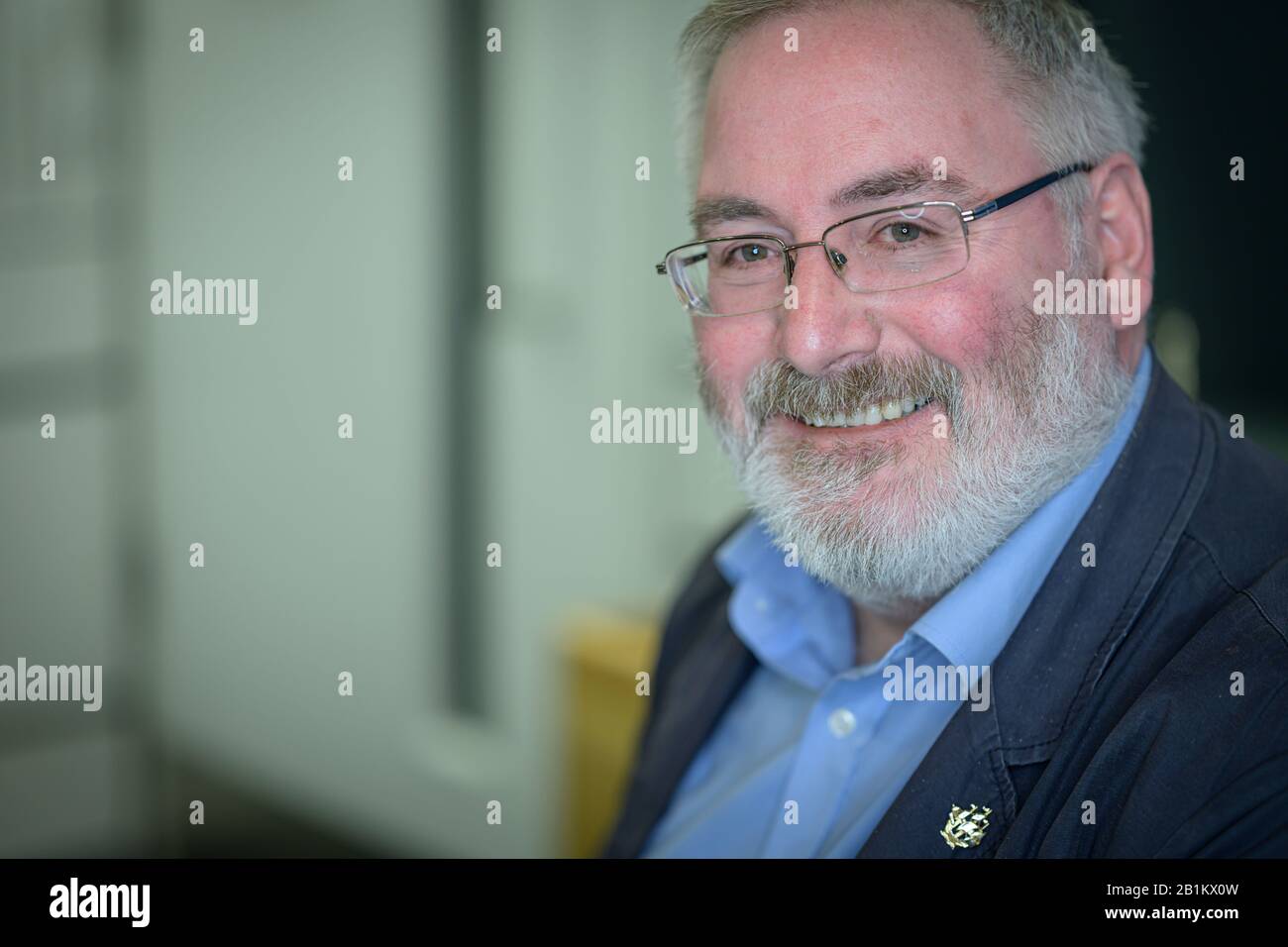 Illustrator and political cartoonist chris riddell hi-res stock ...