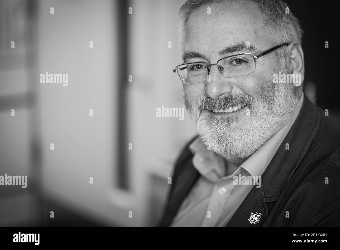 Illustrator and political cartoonist chris riddell hi-res stock ...