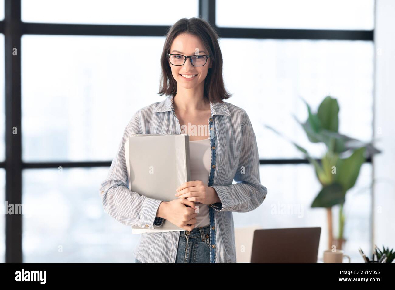 Hr office table hi-res stock photography and images - Alamy