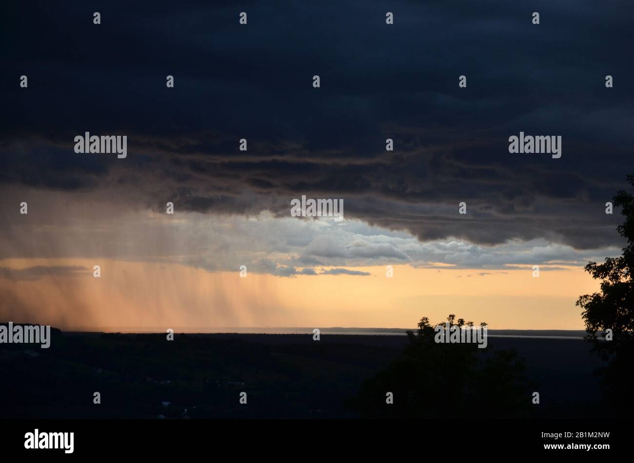 New york rain sunset hi-res stock photography and images - Alamy