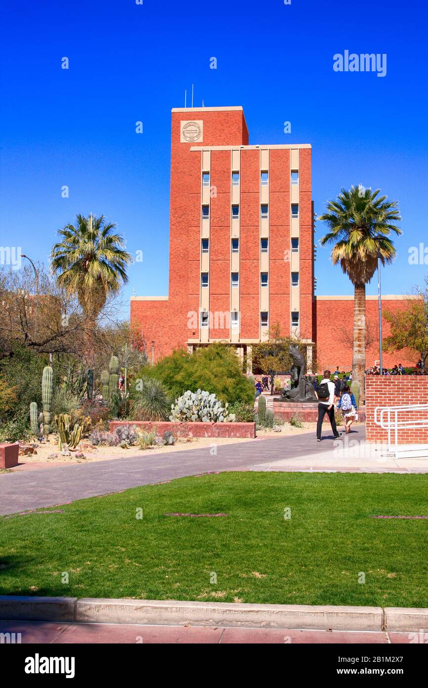 Students outside the Graduate College building on the University of ...