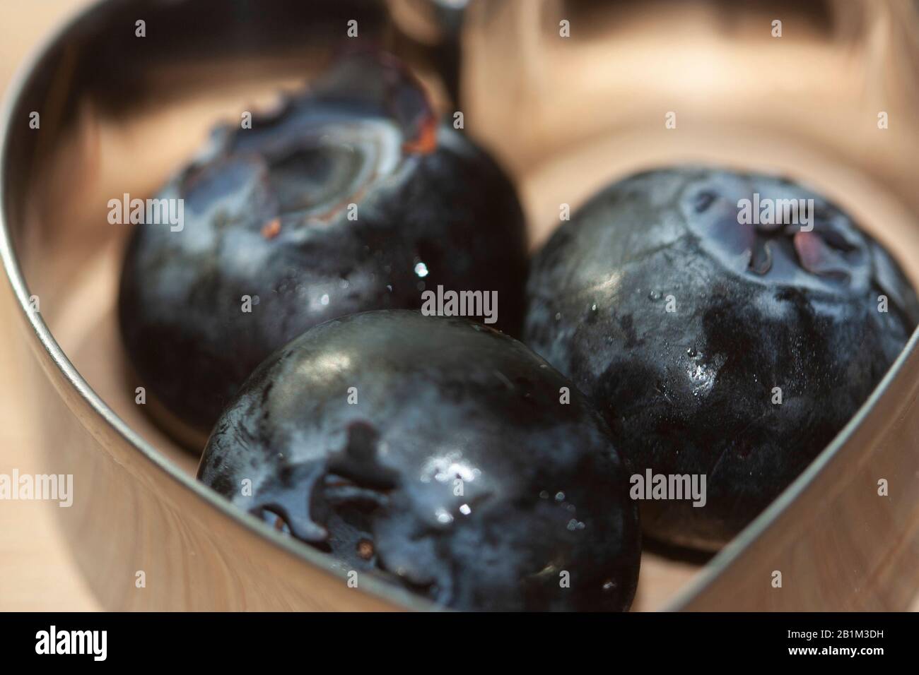 Jumbo texture of drops on the blueberry skin that is close to other ...