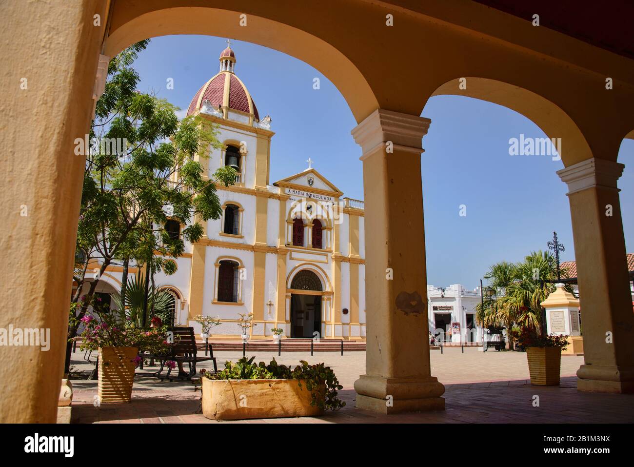 Colorful colonial architecture in sleepy Santa Cruz de Mompox, Bolivar ...