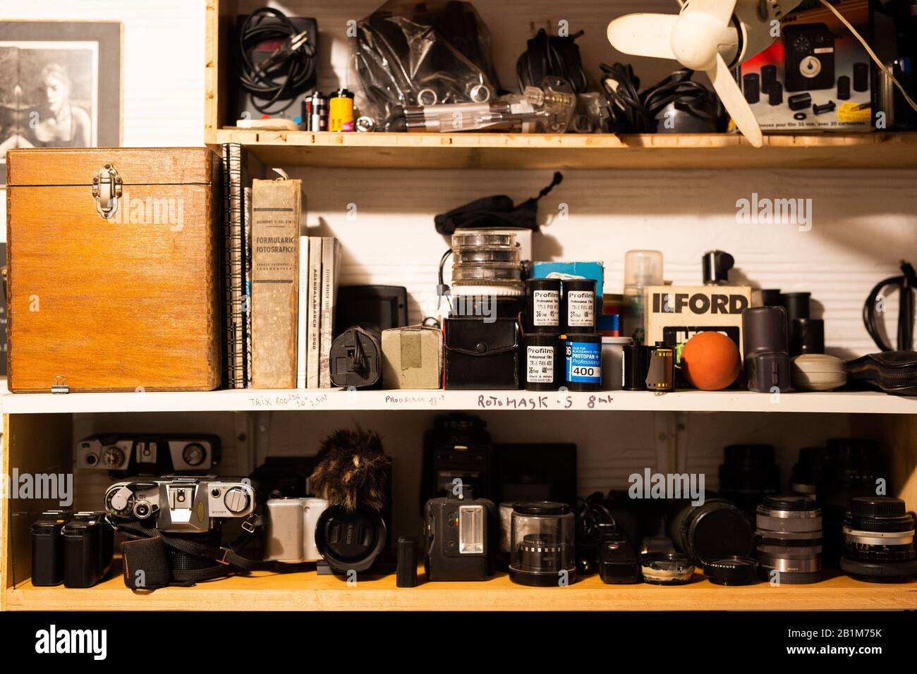 Messy laboratory hi-res stock photography and images - Alamy