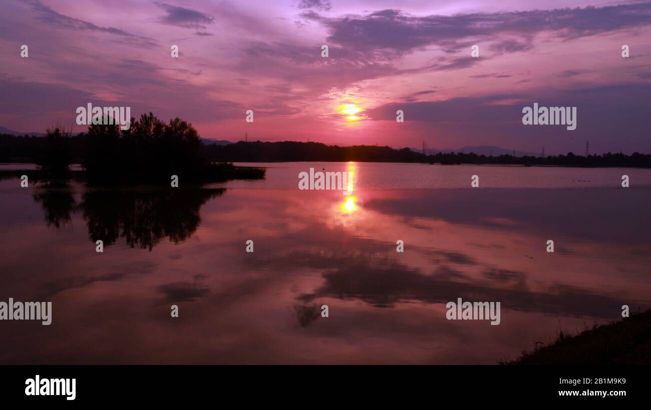 Beautiful sunset over Rakitje lake near Zagreb Stock Photo - Alamy