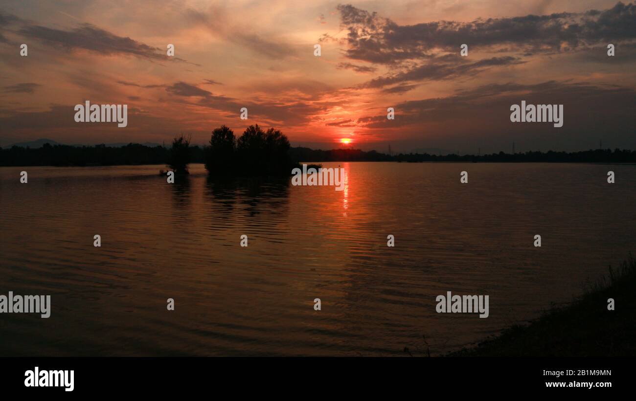 Beautiful sunset over Rakitje lake near Zagreb Stock Photo - Alamy
