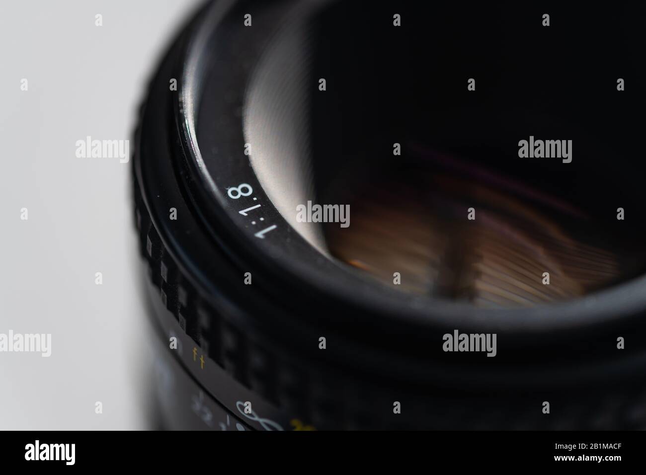 Detailed pictures of two old focal lengths for digital SLR cameras ...