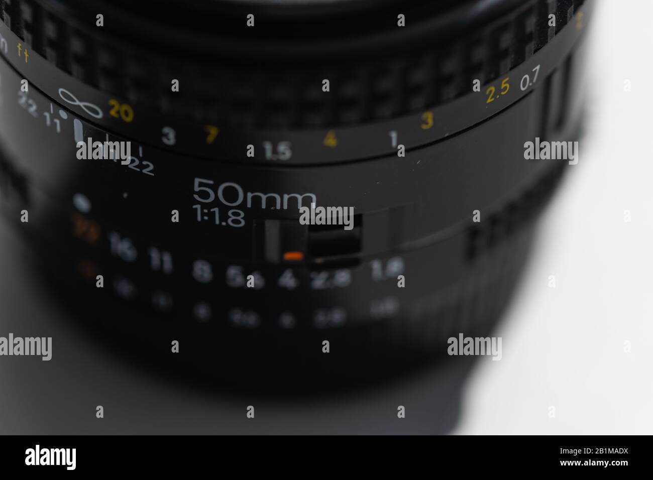 Detailed pictures of two old focal lengths for digital SLR cameras ...