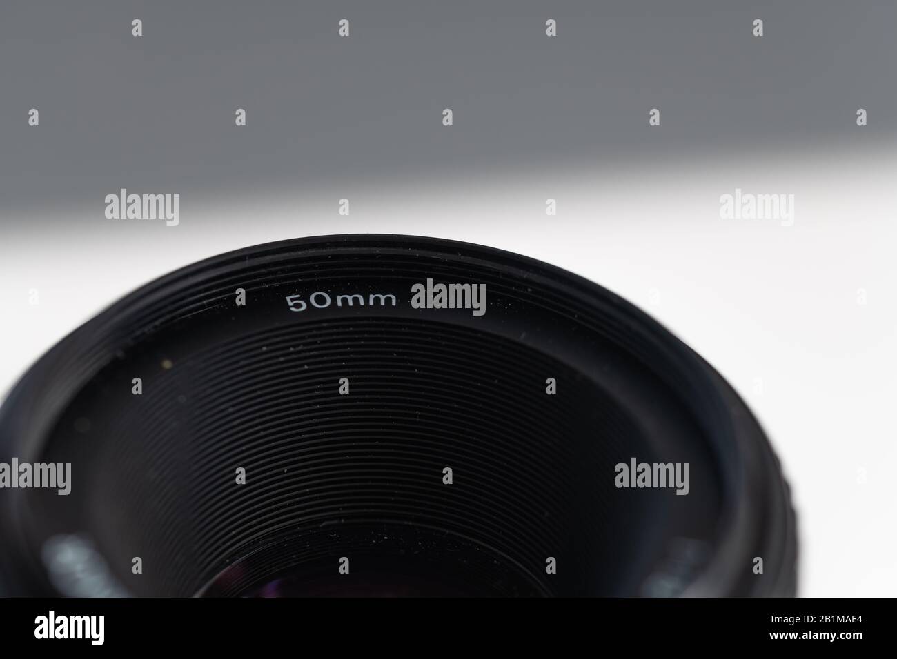 Detailed pictures of two old focal lengths for digital SLR cameras ...