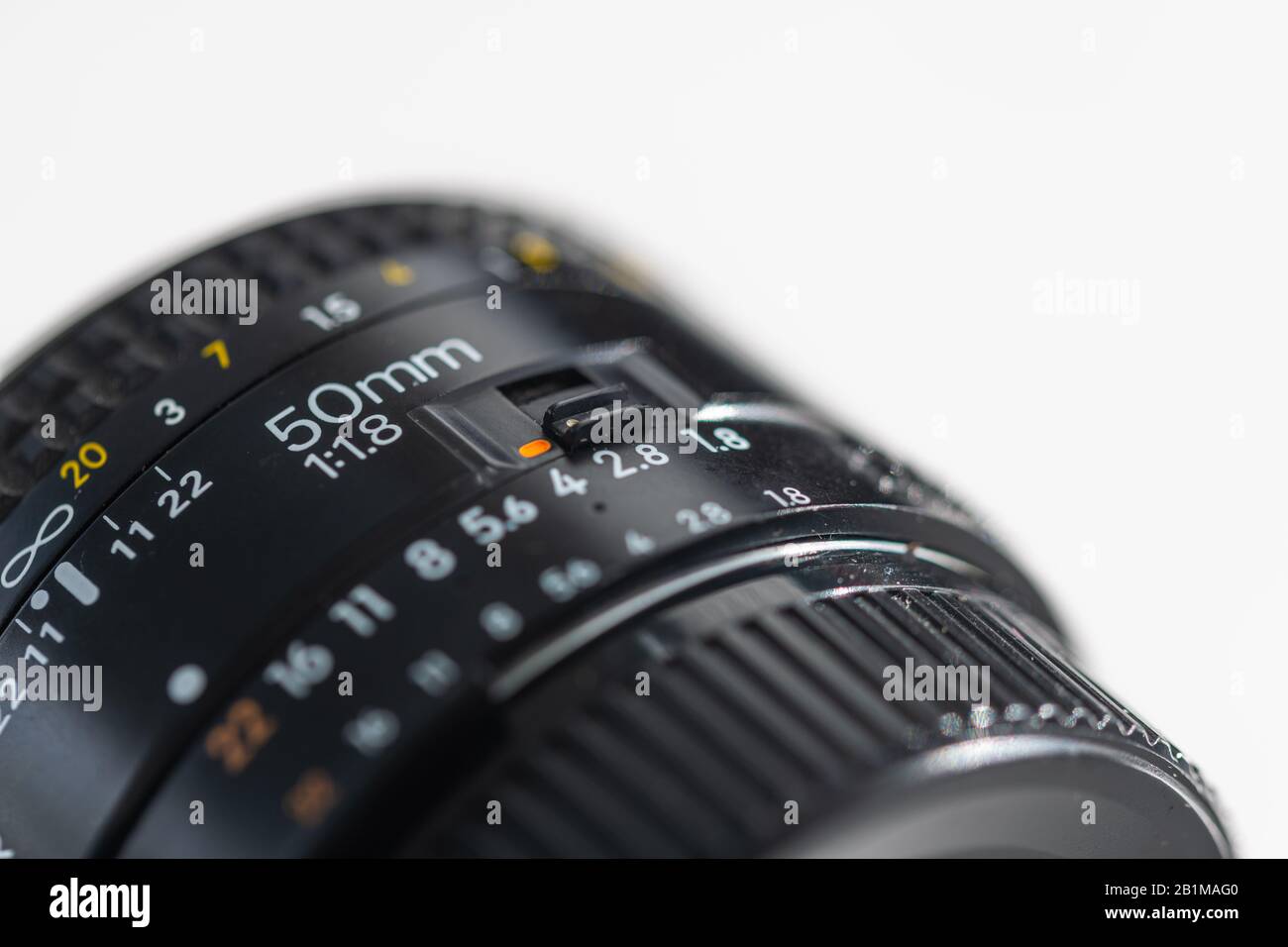 Detailed pictures of two old focal lengths for digital SLR cameras ...