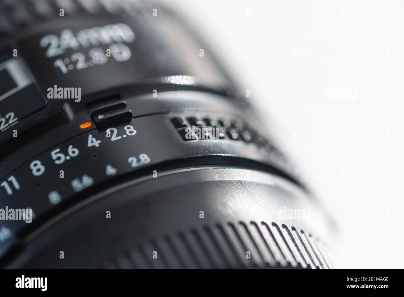 Detailed pictures of two old focal lengths for digital SLR cameras ...