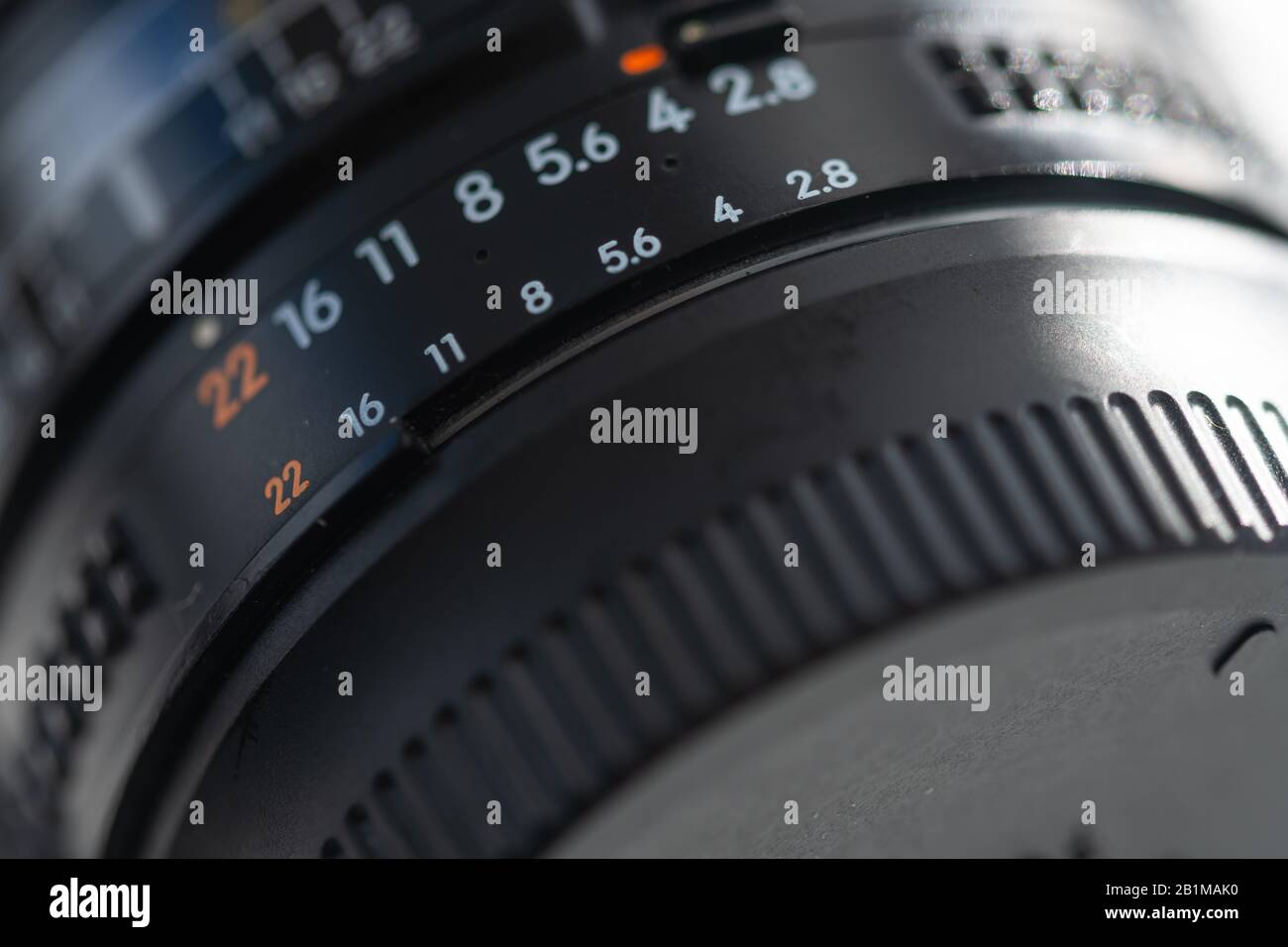 Detailed pictures of two old focal lengths for digital SLR cameras ...