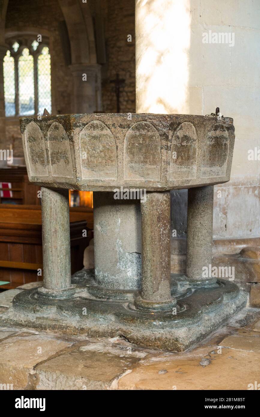 Nave late saxon hi-res stock photography and images - Alamy