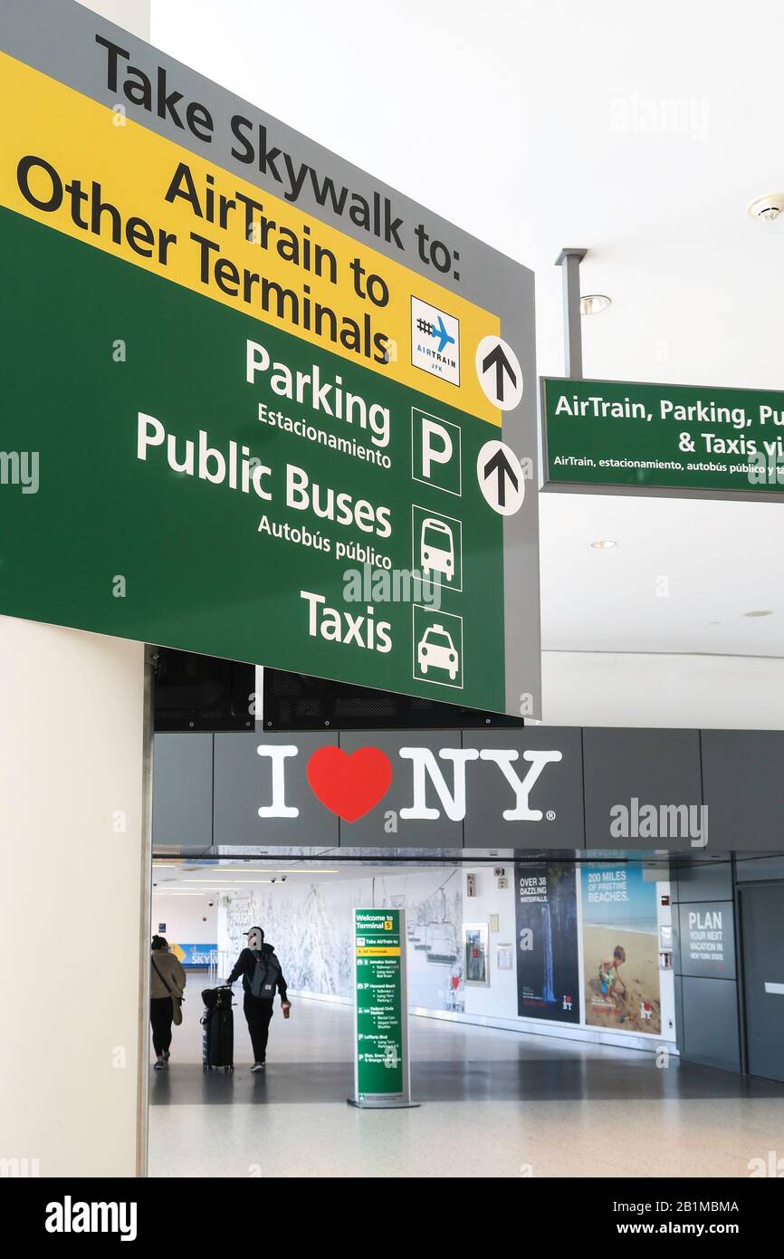 Jfk airport sign hi-res stock photography and images - Alamy