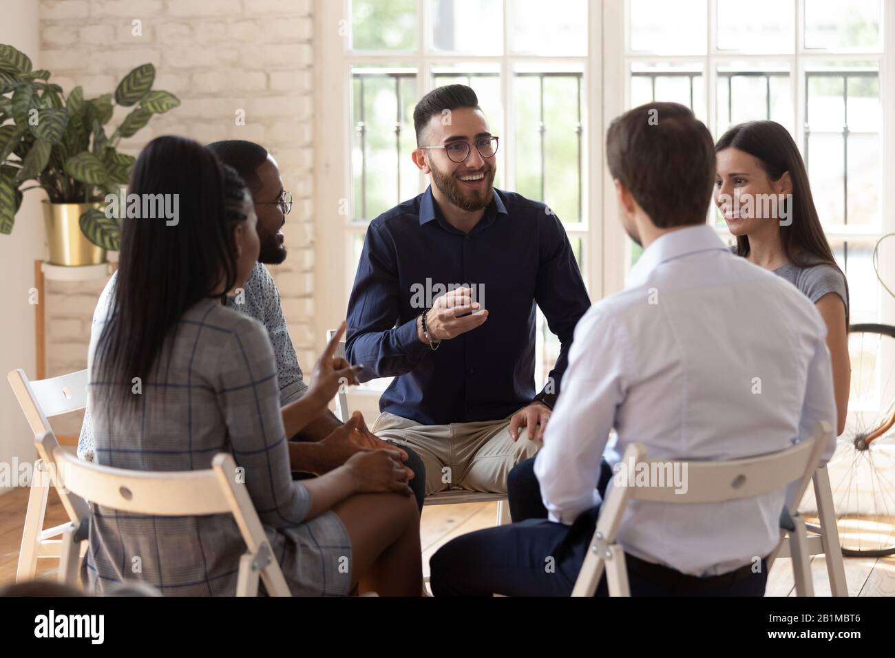 Team building activity hi-res stock photography and images - Alamy