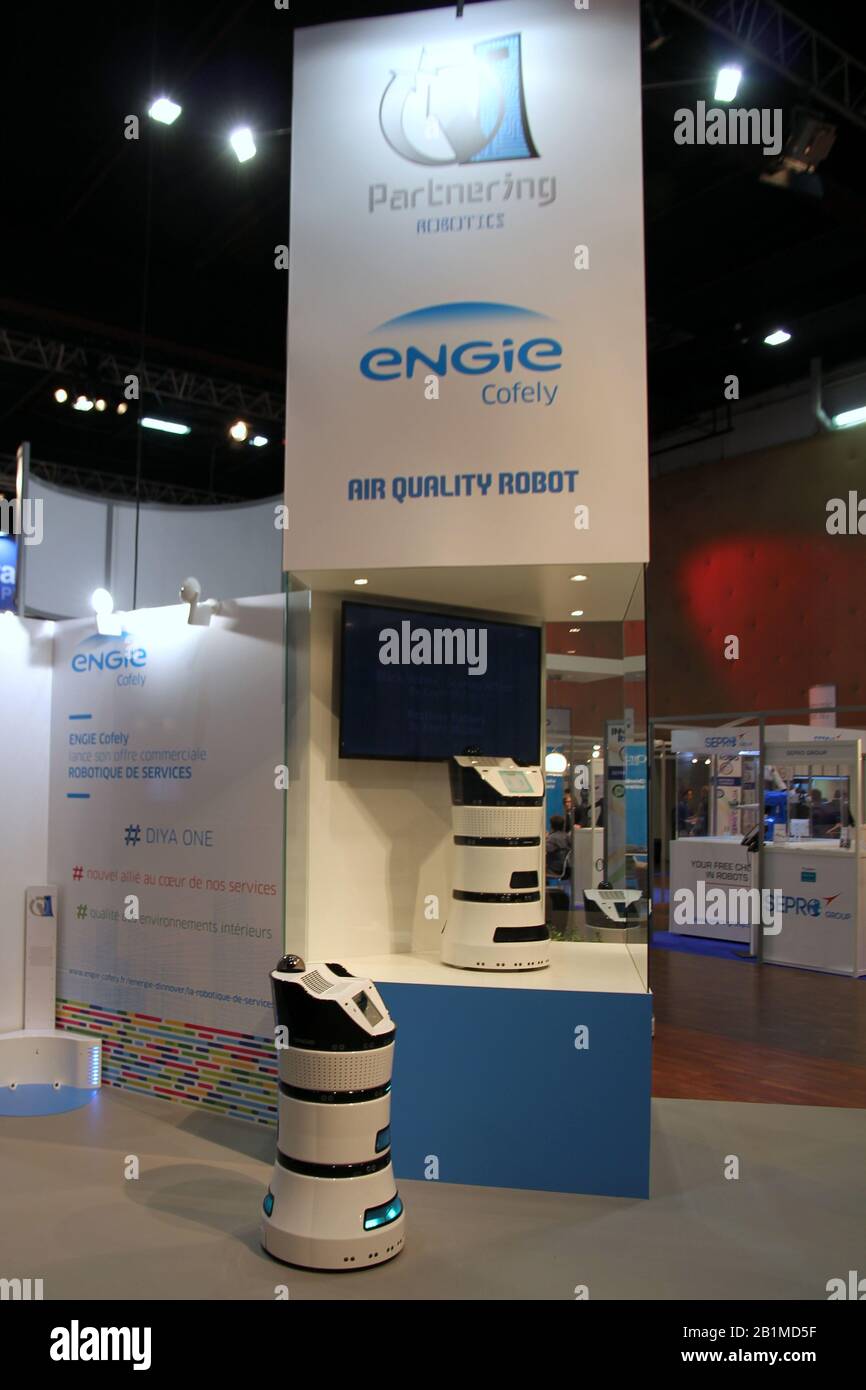 Cobots designed to share workspace with humans Stock Photo - Alamy