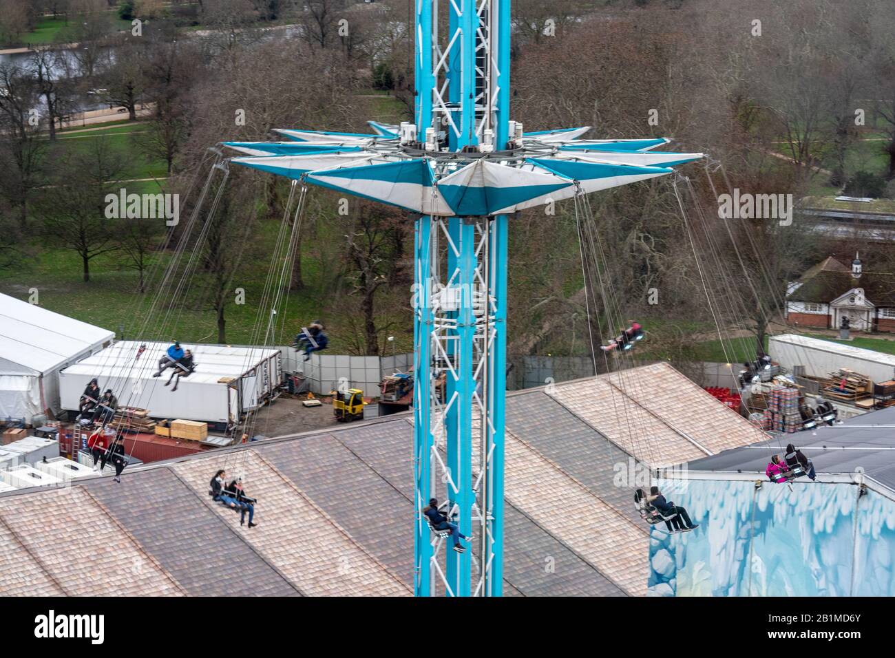 Funfair mirrors hi-res stock photography and images - Alamy