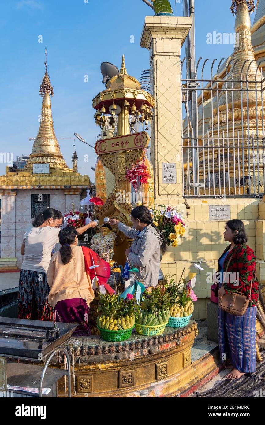 Worshipers myanmar hi-res stock photography and images - Alamy