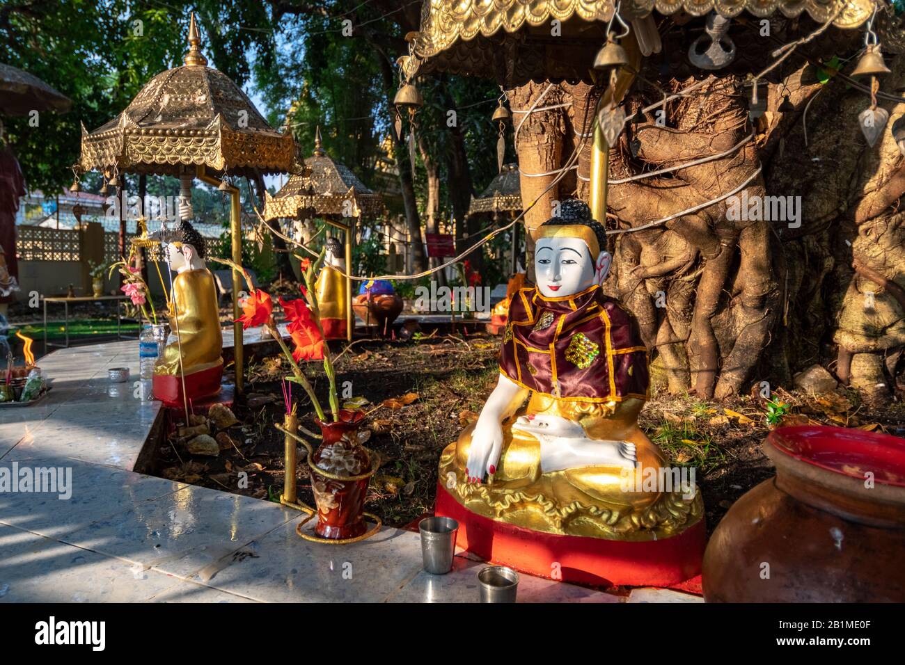Buddhist shrines at Botataung Paya, Yangon, Myanmar Stock Photo - Alamy