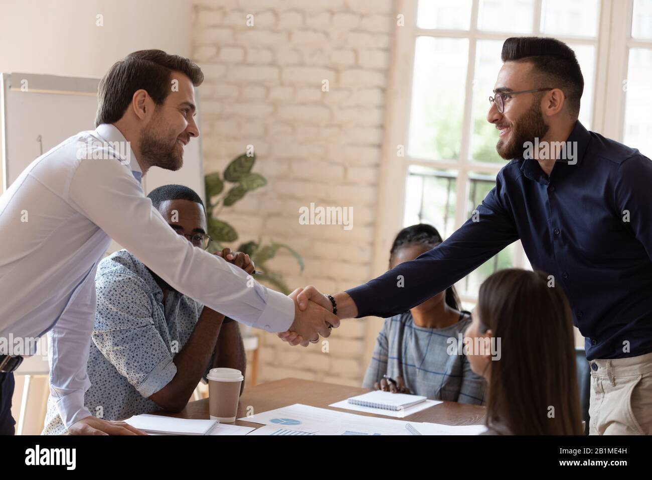 Business offer to shake hands hi-res stock photography and images - Alamy