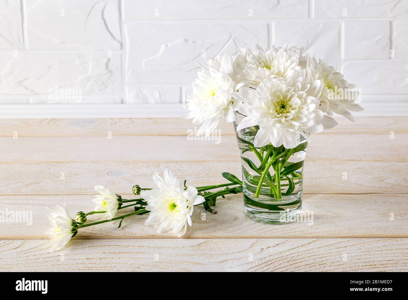 Modest bouquet hi-res stock photography and images - Alamy