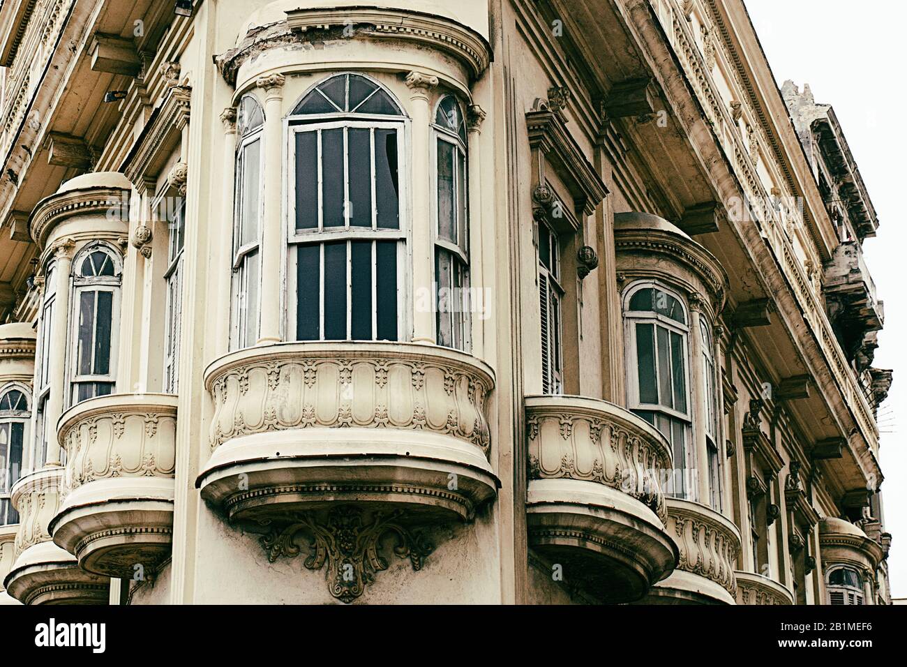 Old edifice hi-res stock photography and images - Alamy
