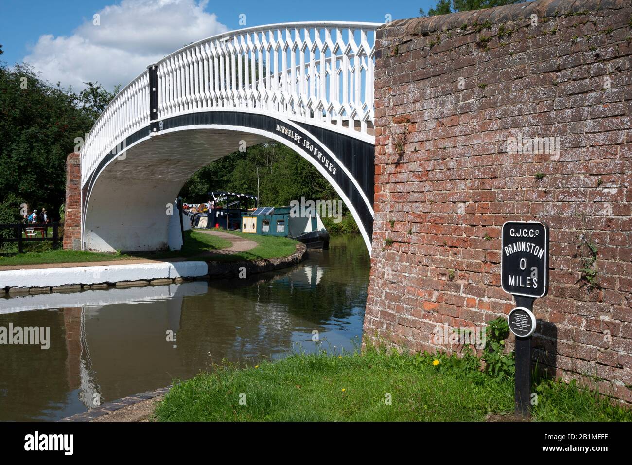 Cast iron bridge over canal at Braunston, Northamptonshire, England ...