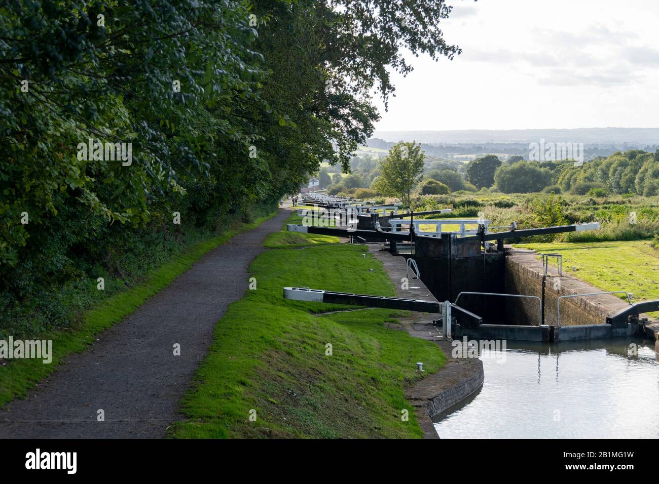 Caen hill lock in devizes hi-res stock photography and images - Alamy