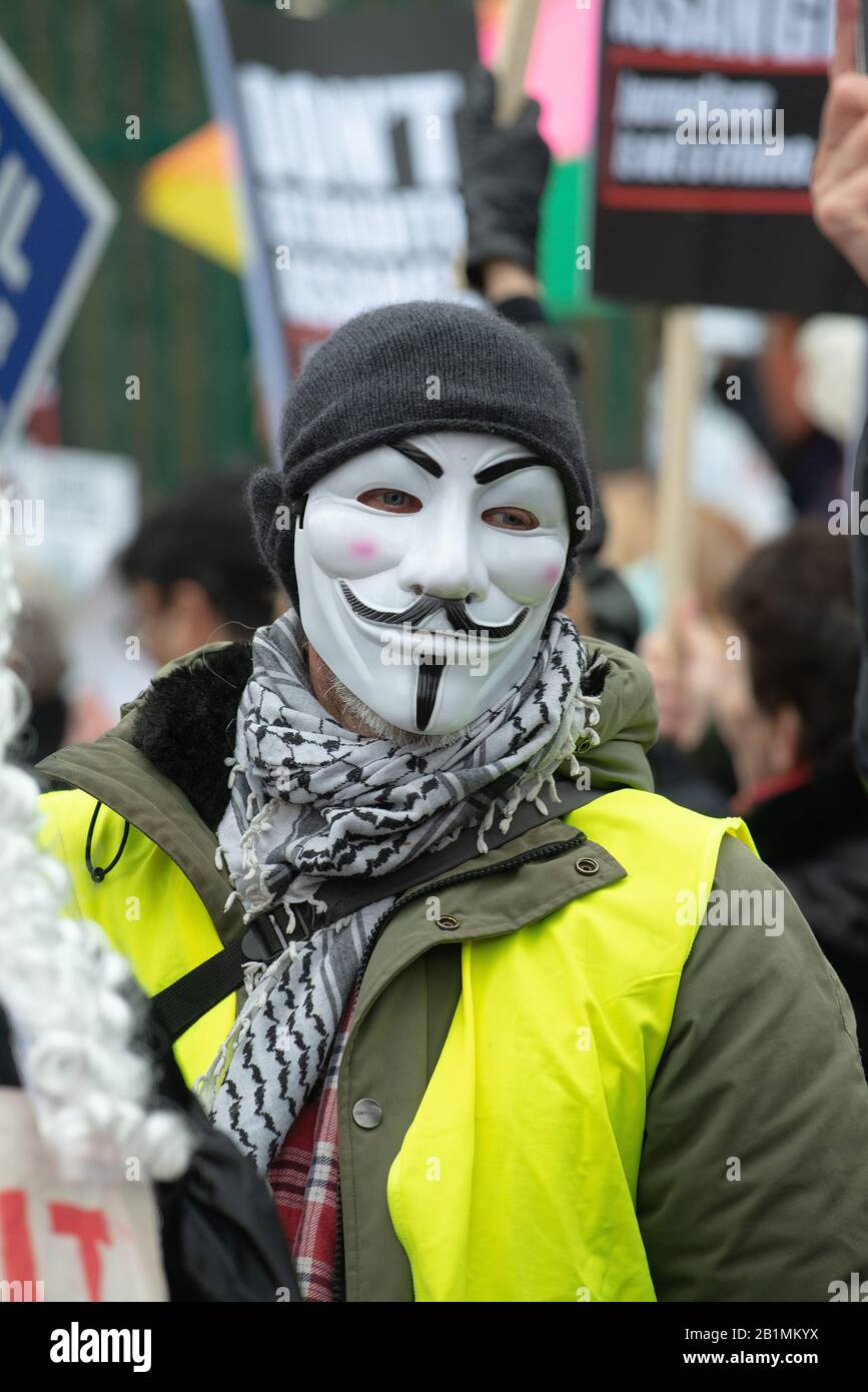 Chelsea manning mask hi-res stock photography and images - Alamy