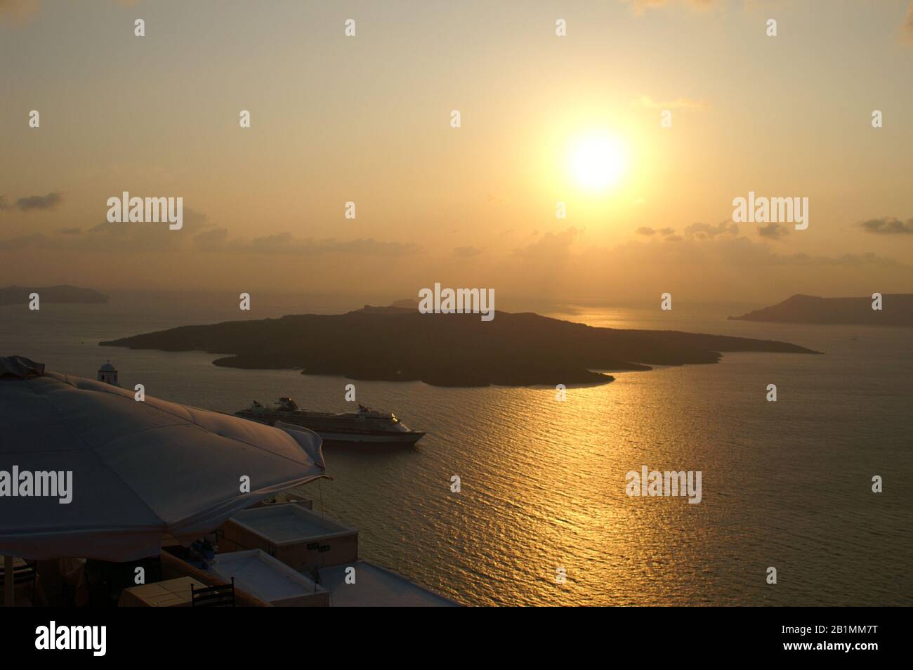 Sunset on a greek island santorini - tourist paradise Stock Photo - Alamy