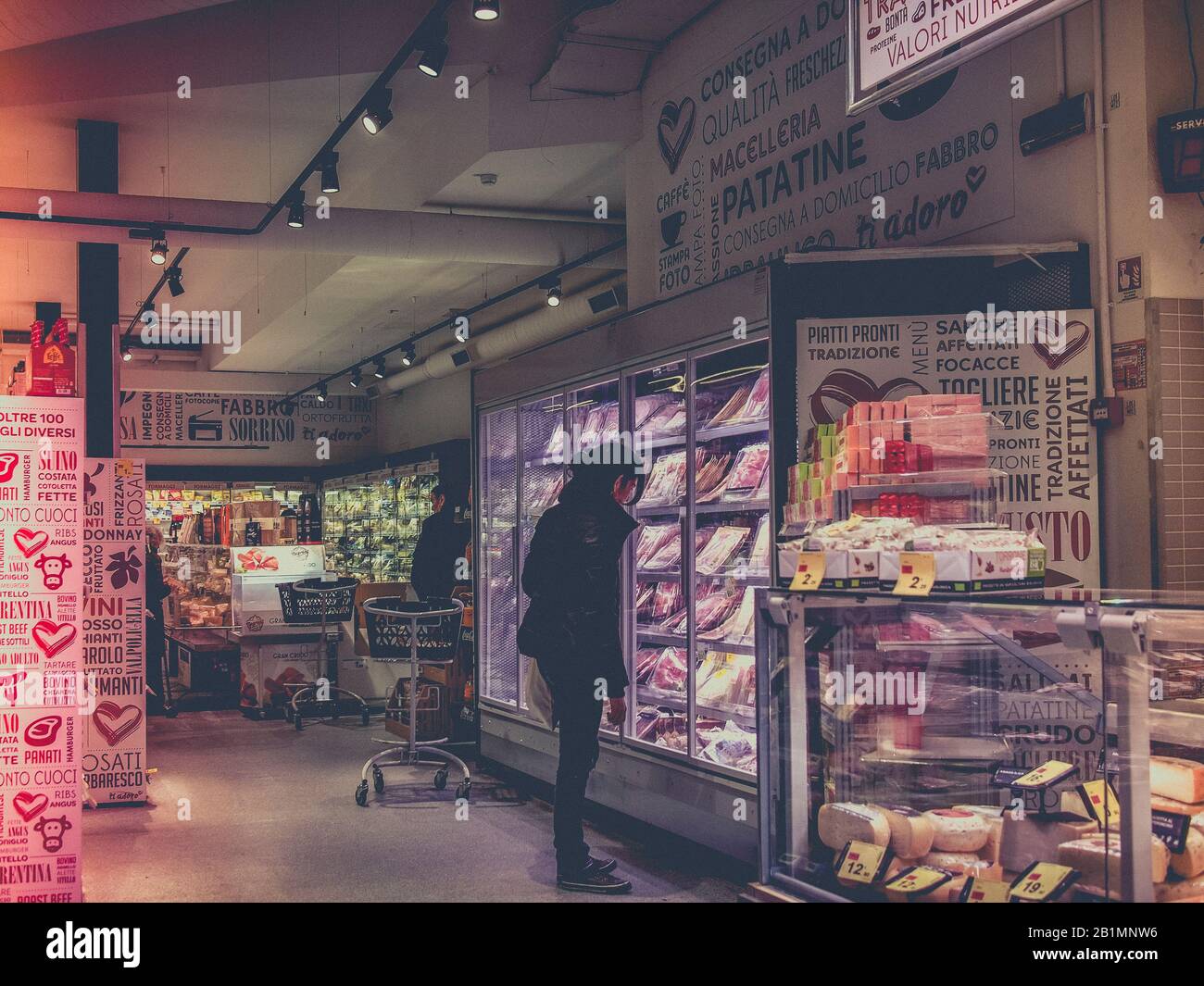 everyday life city scenes Stock Photo - Alamy