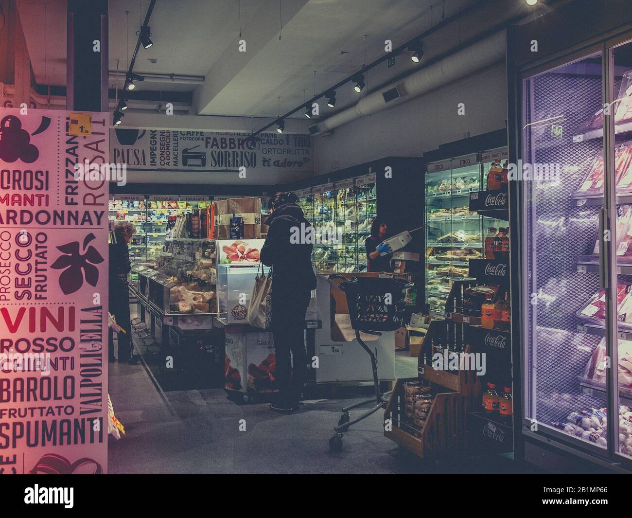 everyday life city scenes Stock Photo - Alamy