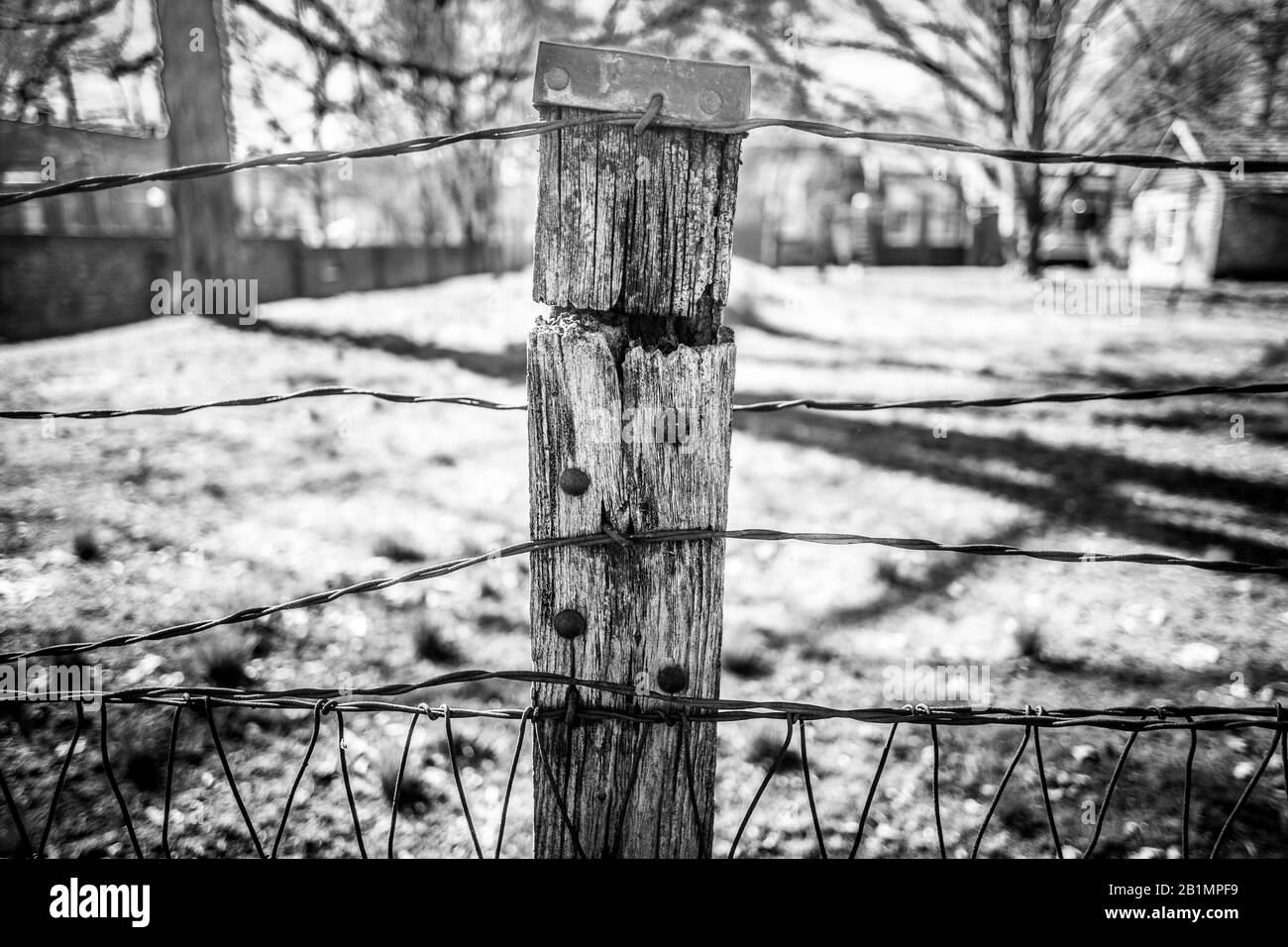 Primitive fence hi-res stock photography and images - Alamy