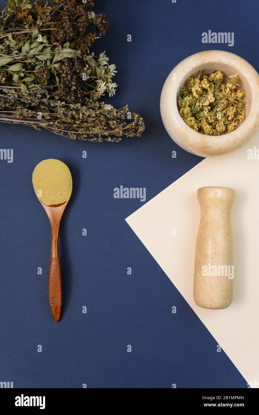 Dried fresh lavender mortar hi-res stock photography and images - Alamy