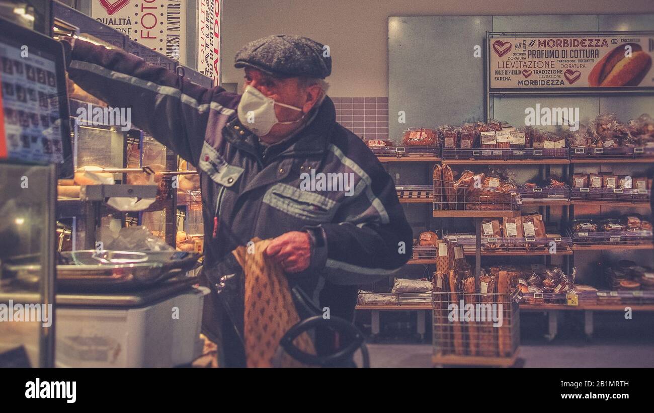 everyday life city scenes Stock Photo - Alamy