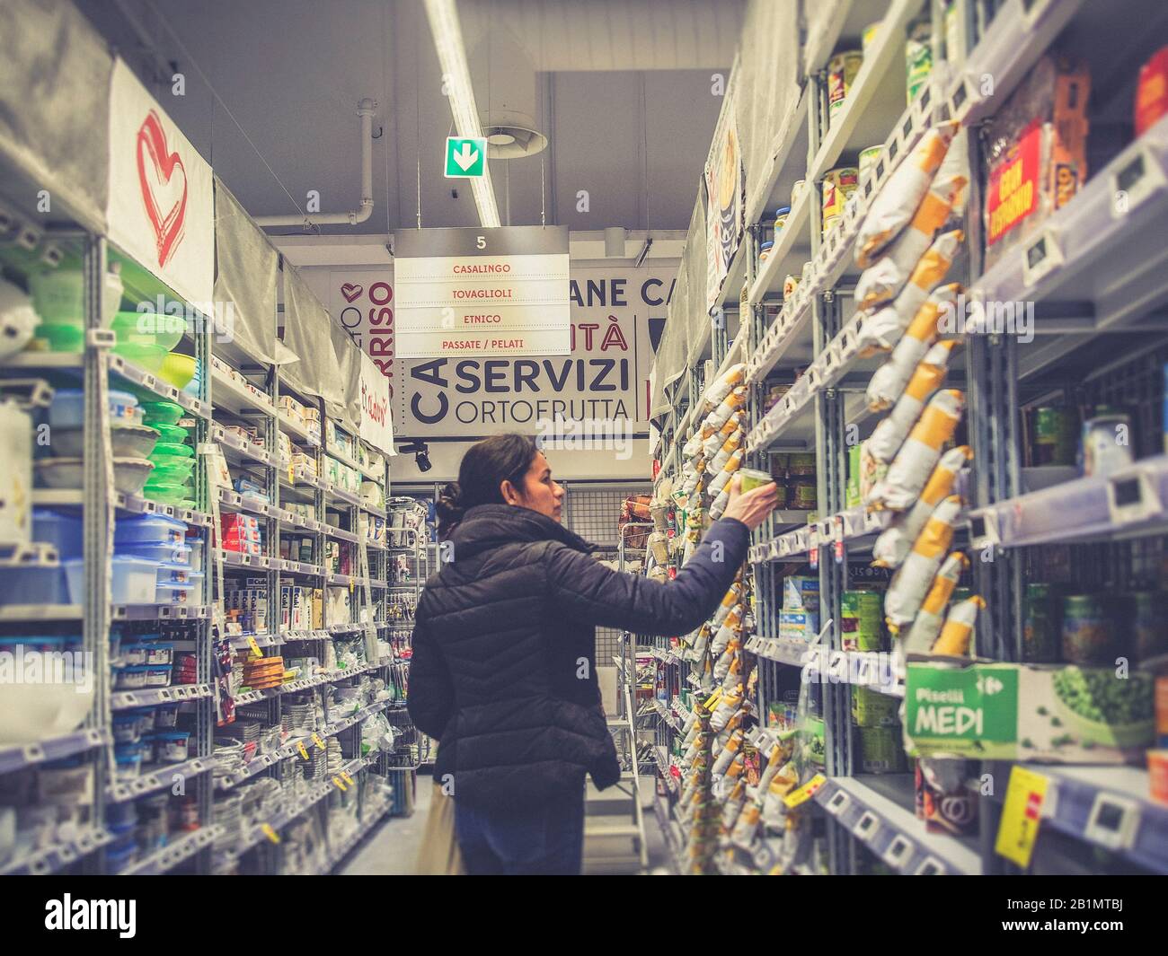 everyday life city scenes Stock Photo - Alamy