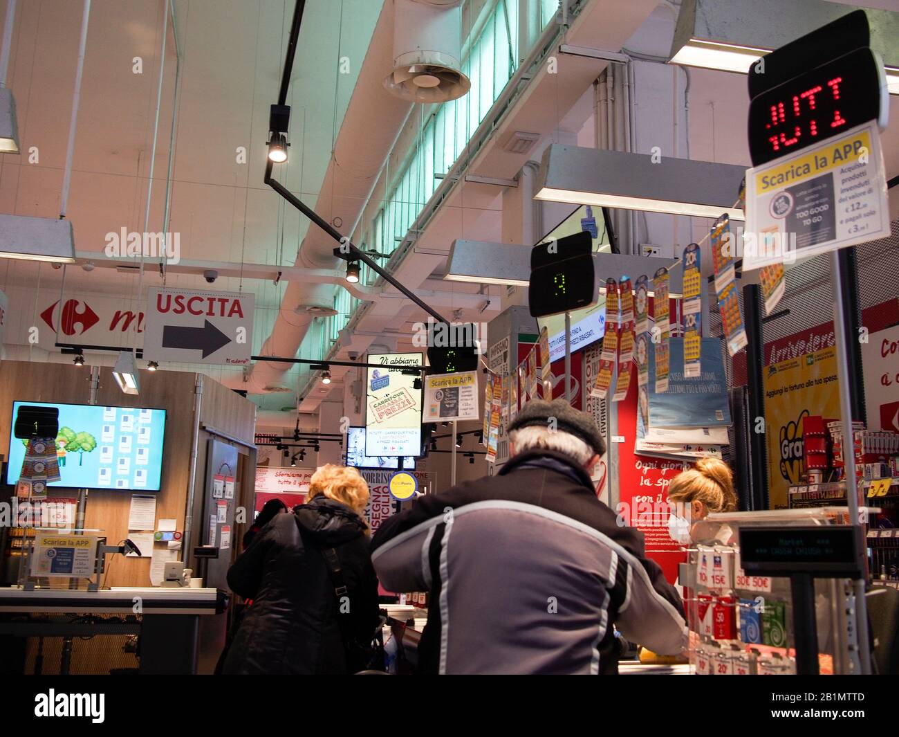 everyday life city scenes Stock Photo - Alamy