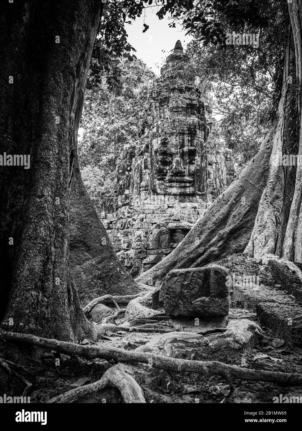 Image of the Victory Gate, to the east of Angkor Thom; Angkor Wat ...
