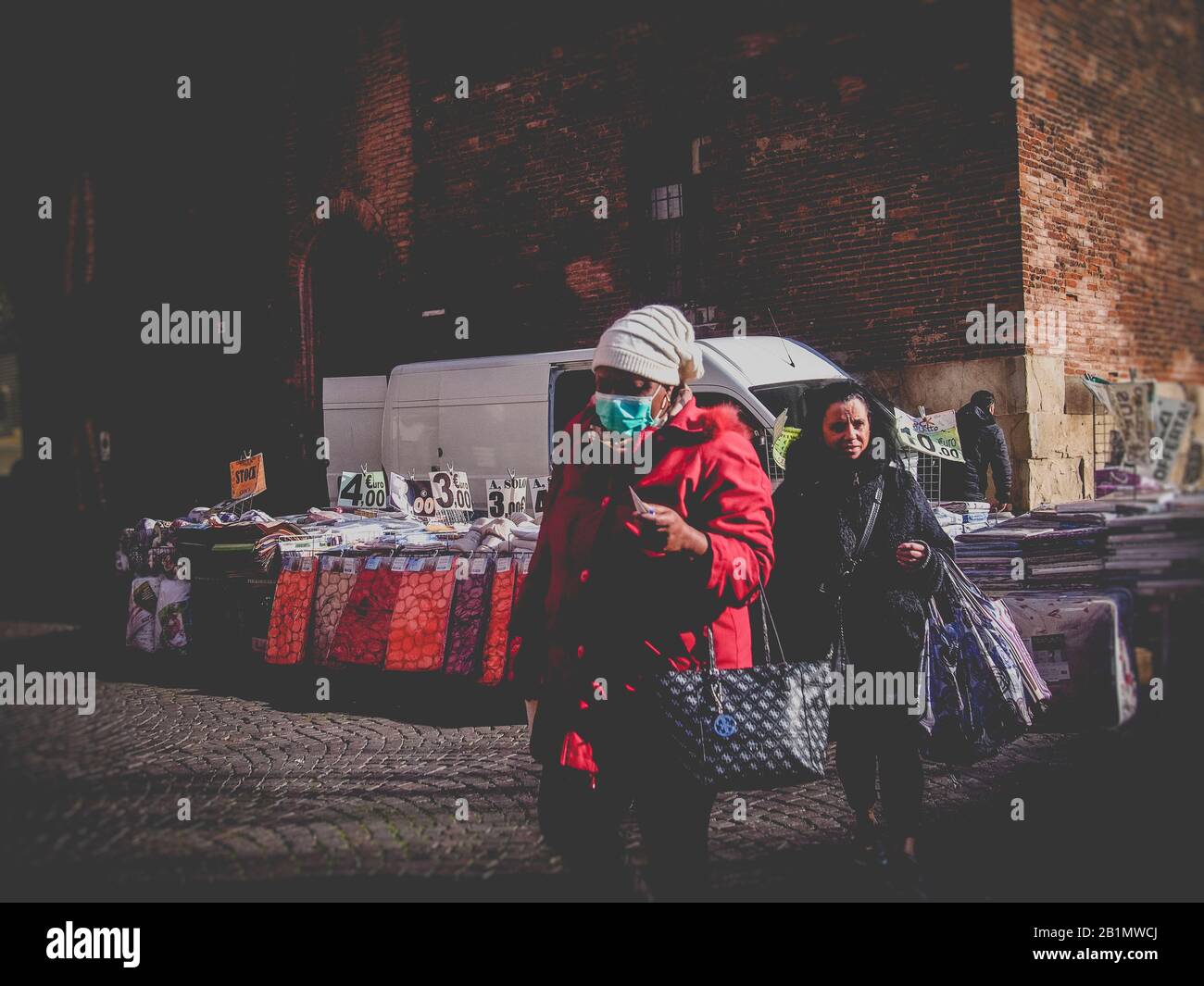 everyday life city scenes Stock Photo - Alamy