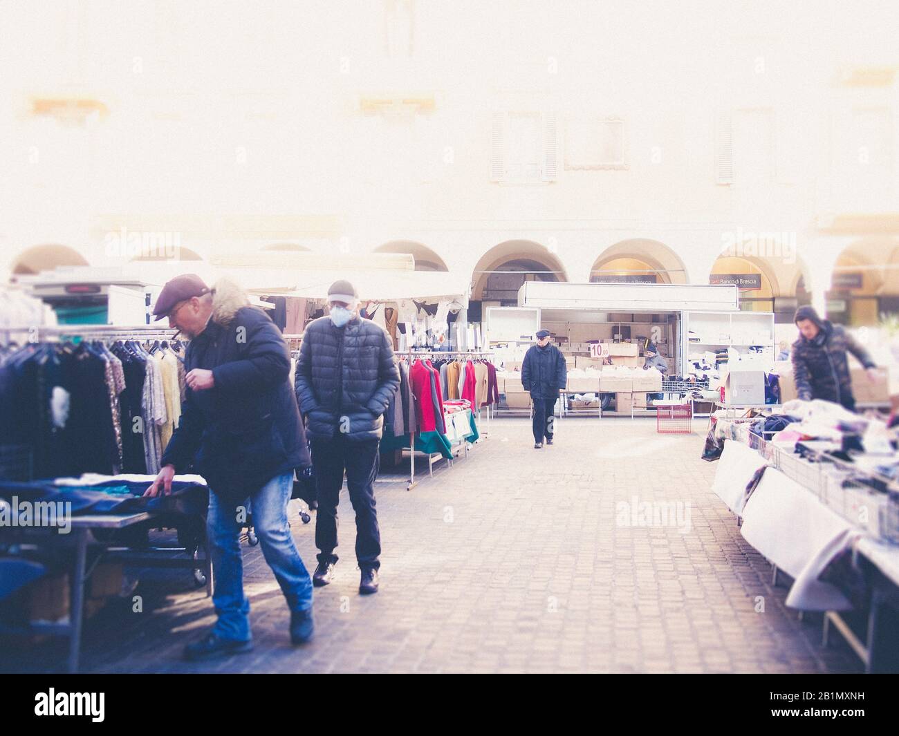 everyday life city scenes Stock Photo - Alamy