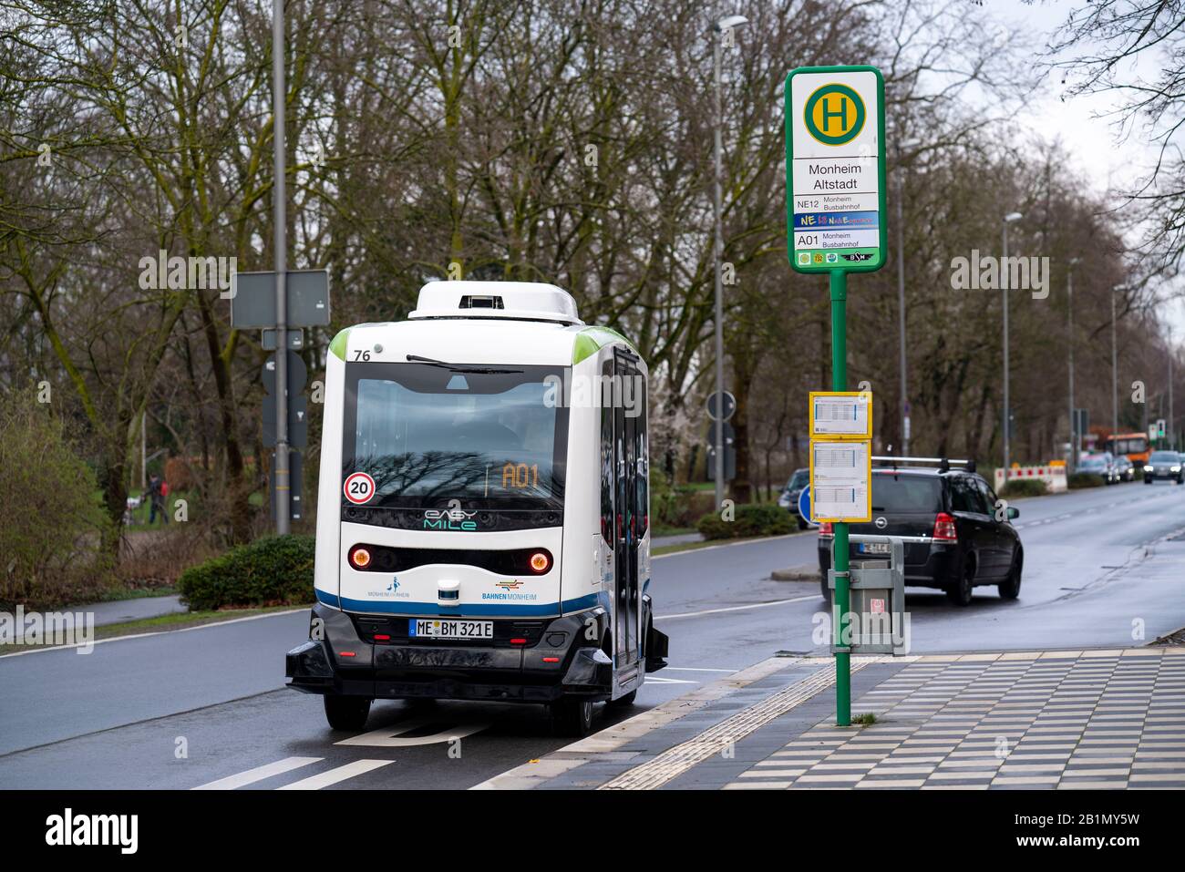 Driverless bus hi-res stock photography and images - Alamy