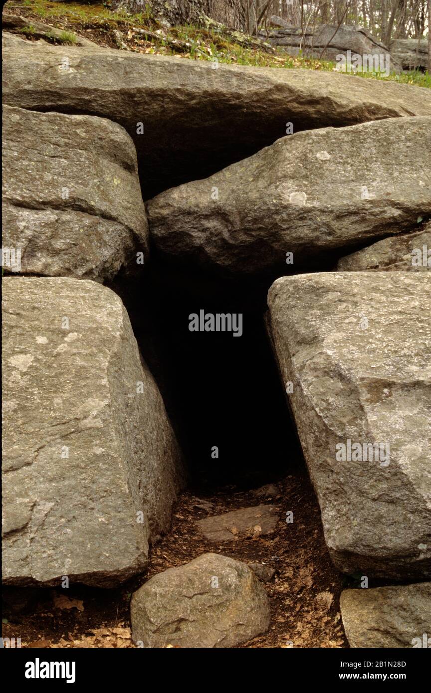 Wolf Den, Mashamoquet Brook State Park, Connecticut Stock Photo - Alamy