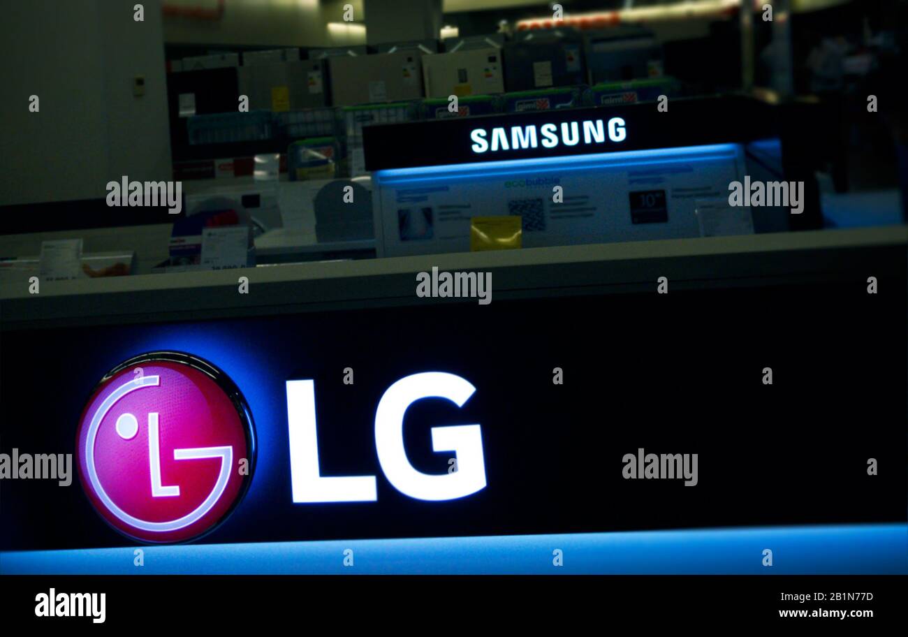 2020: korean brand stands are presented in the electronic store Stock ...